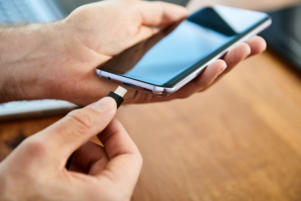 EZ-PD™ PMG1-S3 high-voltage MCU with USB-C & PD | Infineon Technologies